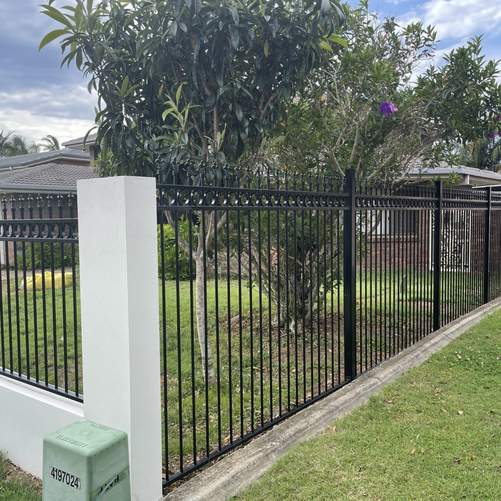 Spear & Ring Top Fence – Heriton Fence